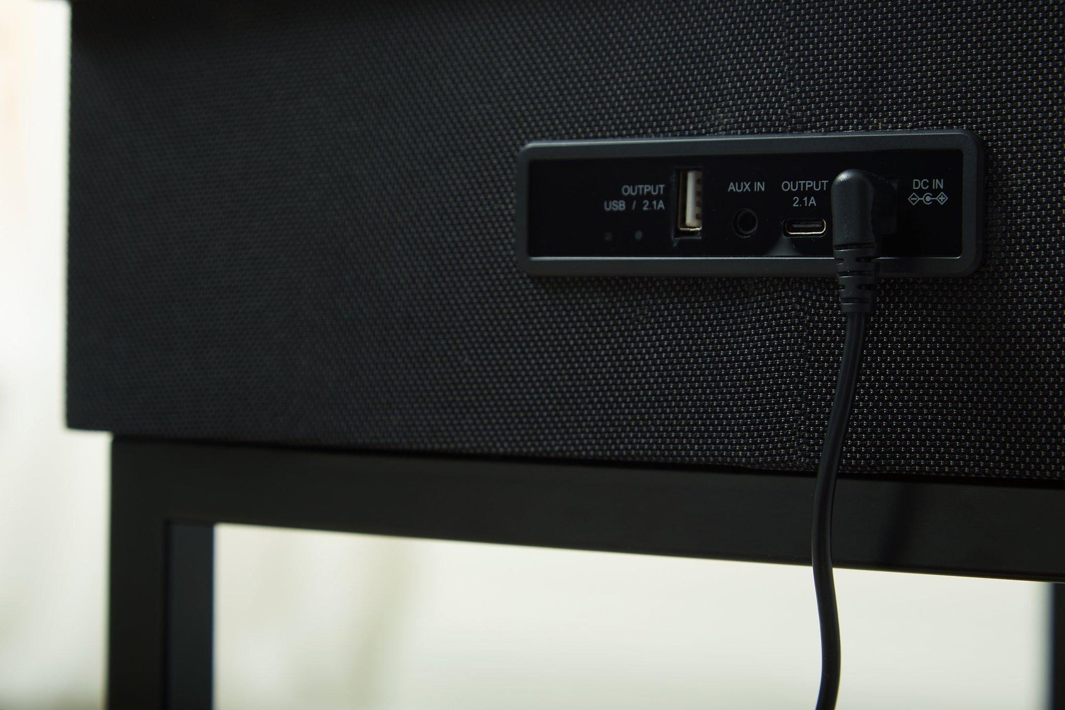 Gemmet Accent Table with Speaker — All Weather Patio